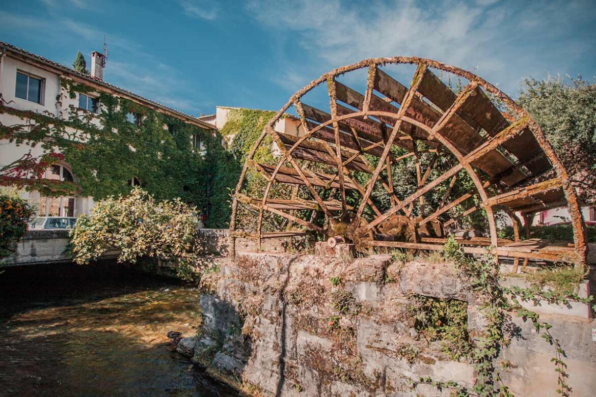 See the Waterwheels in L'Isle-sur-la-Sorgue on a Day Trip from Avignon