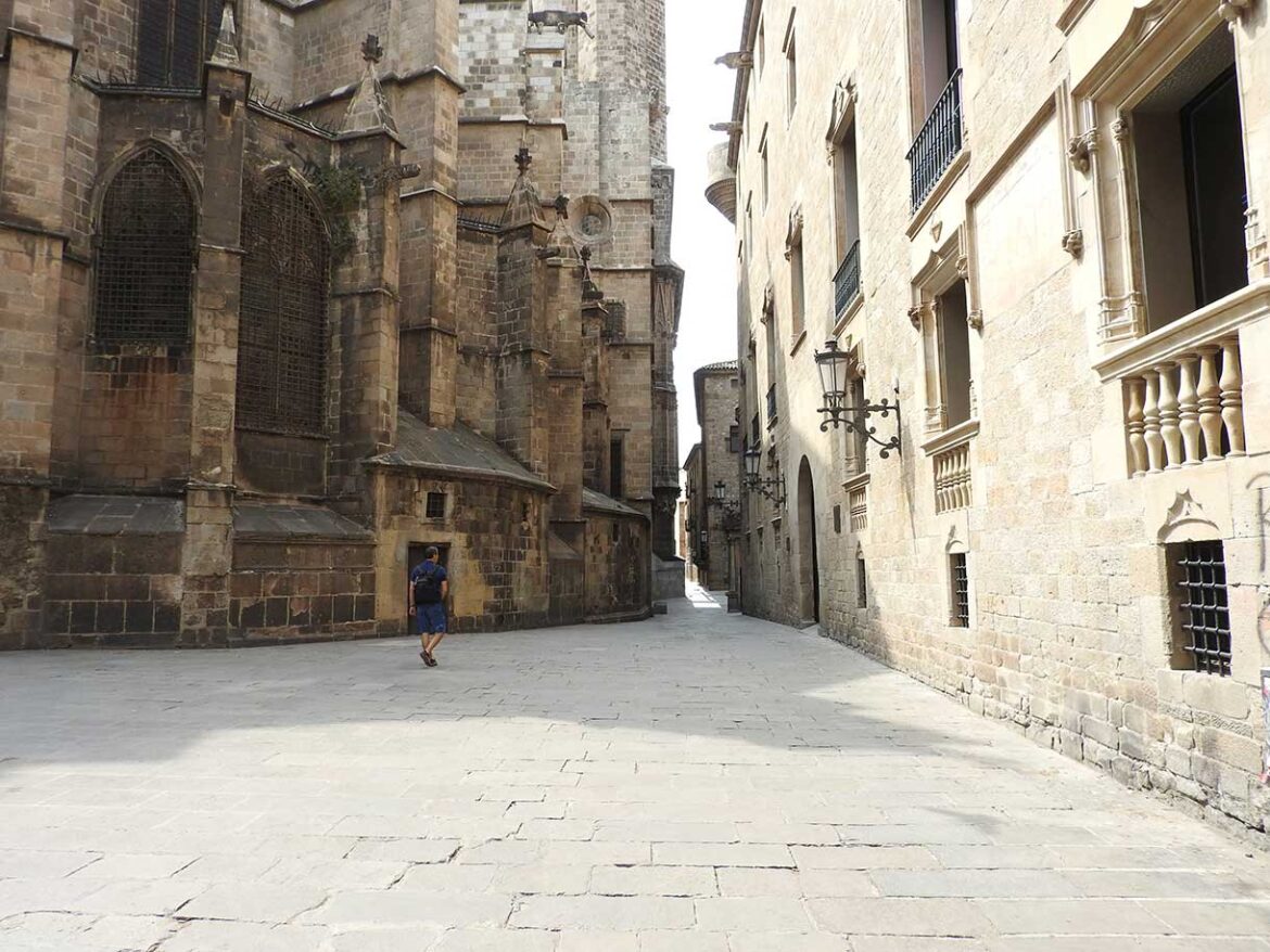 Is Barcelona Walkable? A Guide to Exploring on Foot