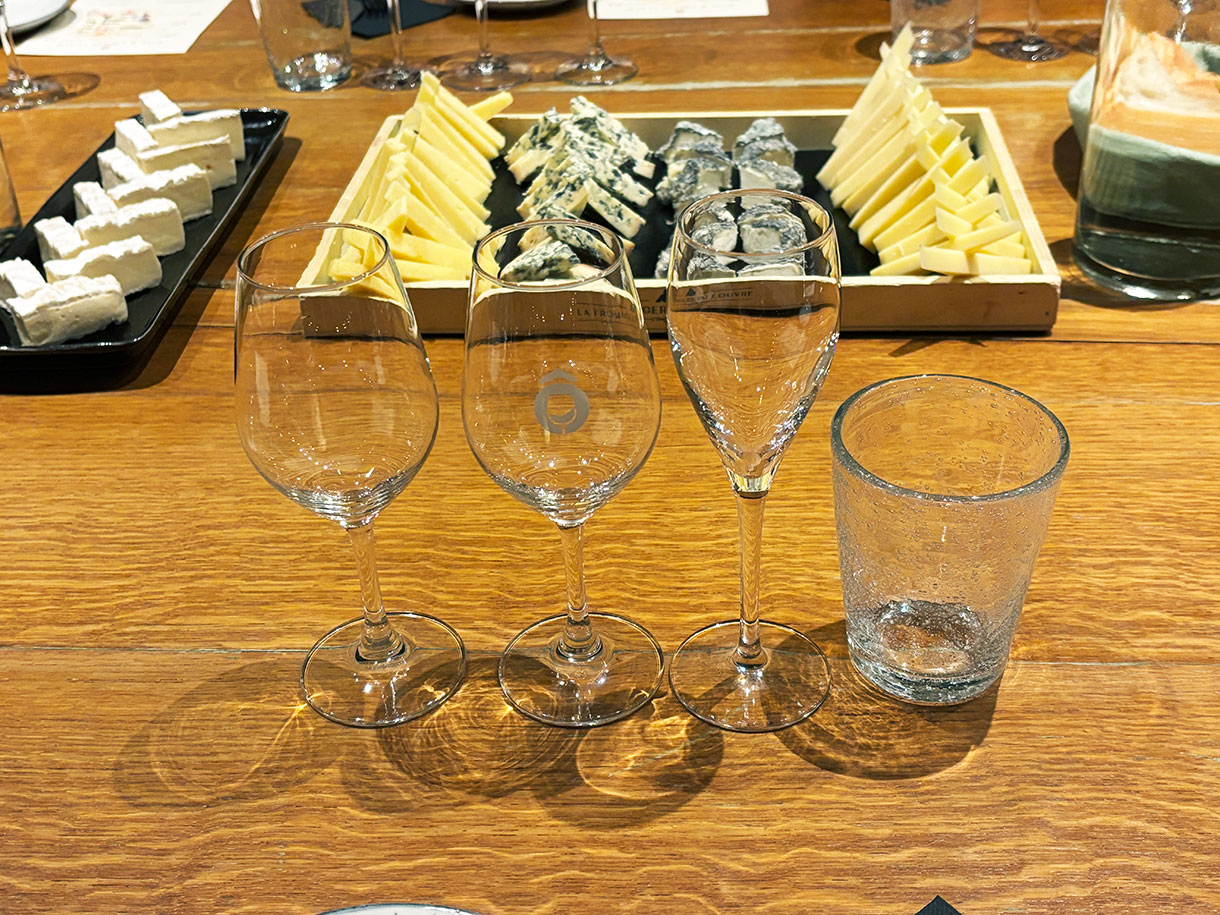 Wine and Cheese Tasting in Paris (Secret Wine Door, O Chateau and More)